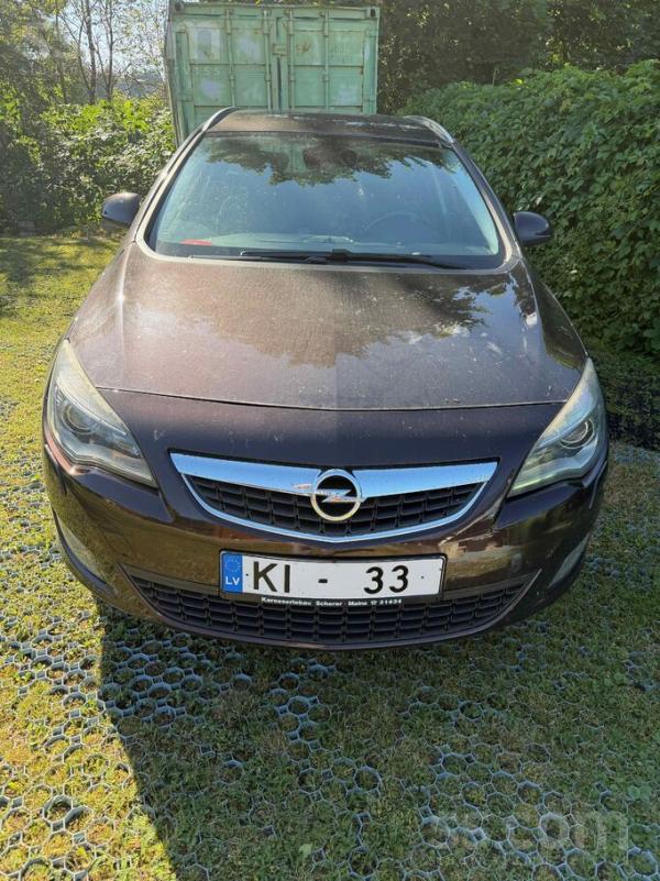 Brown Opel Astra 2012 in Cesis, with an engine capacity of 1.60 L and mileage of 0 thousand km for 4900 €, photo 2 on AUTOMOTO.COM.LV