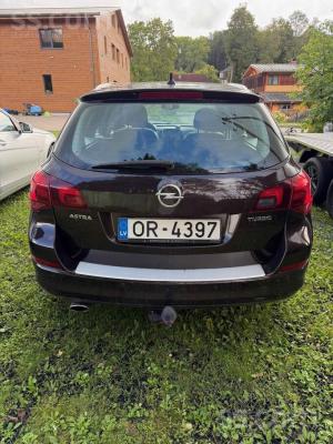 Brown Opel Astra 2012 in Cesis, with an engine capacity of 1.60 L and mileage of 201 thousand km for 4300 €, photo 3 on AUTOMOTO.COM.LV
