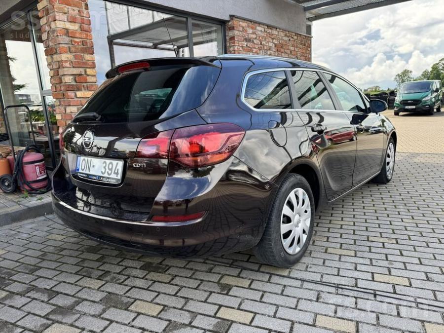 Brown Opel Astra 2012 in Talsi, with an engine capacity of 1.70 L and mileage of 250 thousand km for 4800 €, photo 5 on AUTOMOTO.COM.LV