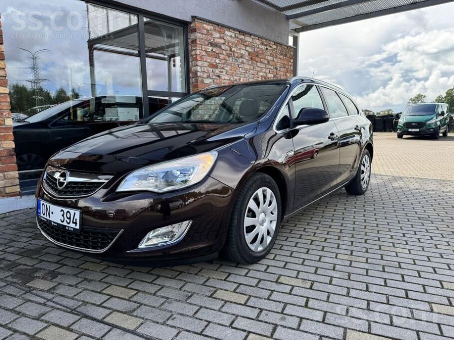 Brown Opel Astra 2012 in Talsi, with an engine capacity of 1.70 L and mileage of 250 thousand km for 4800 €, photo 7 on AUTOMOTO.COM.LV