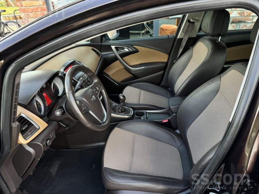 Brown Opel Astra 2012 in Talsi, with an engine capacity of 1.70 L and mileage of 250 thousand km for 4800 €, photo 11 on AUTOMOTO.COM.LV