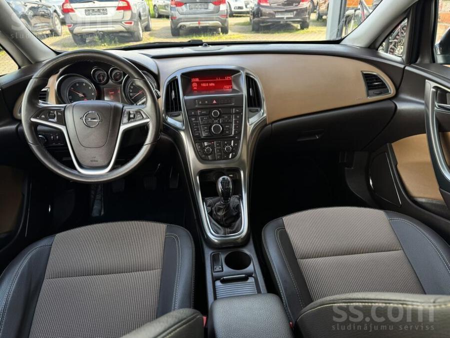 Brown Opel Astra 2012 in Talsi, with an engine capacity of 1.70 L and mileage of 250 thousand km for 4800 €, photo 13 on AUTOMOTO.COM.LV