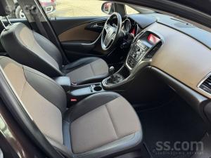 Brown Opel Astra 2012 in Talsi, with an engine capacity of 1.70 L and mileage of 250 thousand km for 4800 €, photo 17 on AUTOMOTO.COM.LV