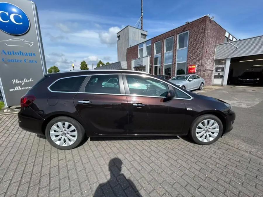 Brown Opel Astra 2012 in Saldus, with an engine capacity of 1.70 L and mileage of 251 thousand km for 5200 €, photo 4 on AUTOMOTO.COM.LV