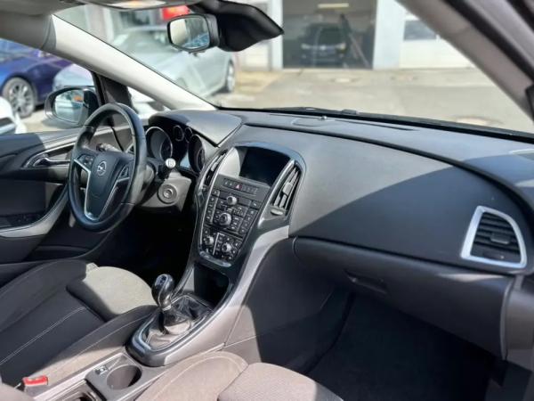 Brūns Opel Astra 2012 Saldus, ar dzinēja tilpumu 1.70 L un nobraukumu 251 tūkst. km par 5200 €, foto 5 vietnē AUTOMOTO.COM.LV