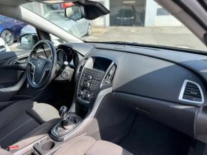 Brown Opel Astra 2012 in Saldus, with an engine capacity of 1.70 L and mileage of 251 thousand km for 5200 €, photo 6 on AUTOMOTO.COM.LV