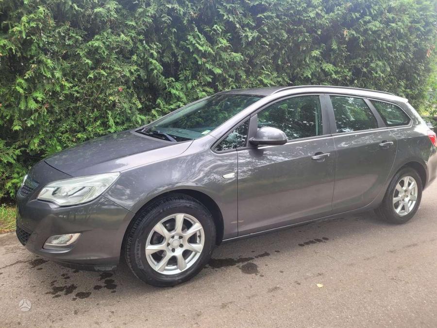 Brown Opel Astra 2012 in Vilkaviskis, with an engine capacity of 1.36 L and mileage of 183 thousand km for 3300 €, photo 1 on AUTOMOTO.COM.LV