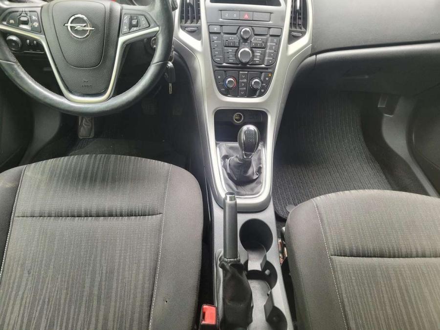 Brown Opel Astra 2012 in Vilkaviskis, with an engine capacity of 1.36 L and mileage of 183 thousand km for 3300 €, photo 8 on AUTOMOTO.COM.LV