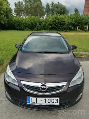 Brown Opel Astra 2012 in Riga, with an engine capacity of 1.60 L and mileage of 164 thousand km for 4450 €, photo 4 on AUTOMOTO.COM.LV