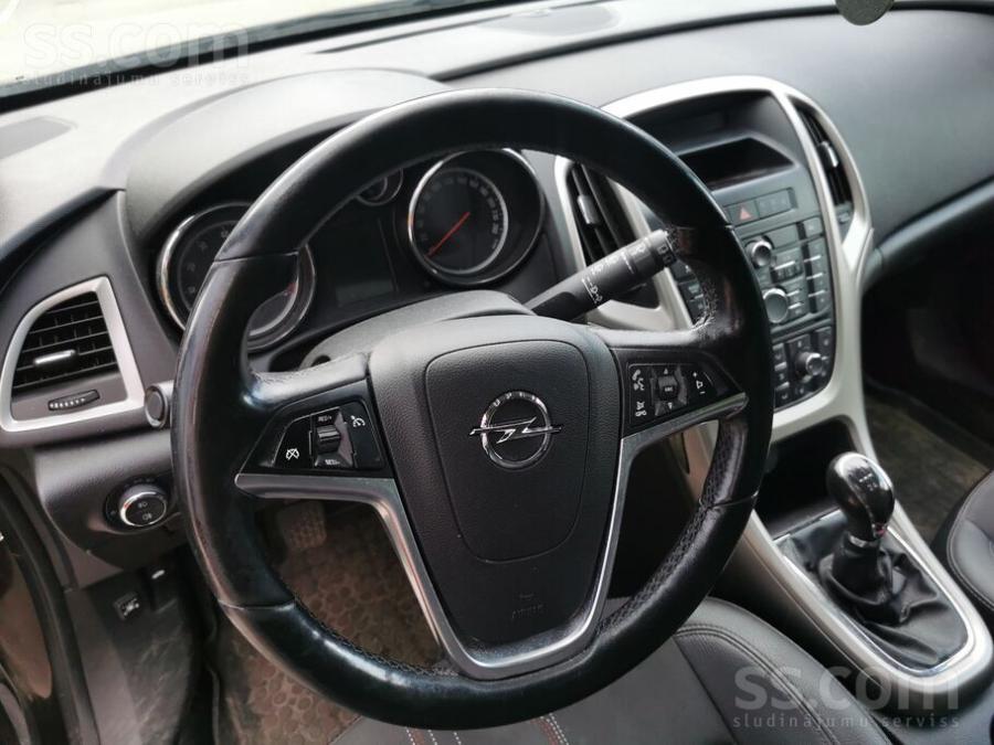 Brown Opel Astra 2012 in Riga, with an engine capacity of 1.60 L and mileage of 164 thousand km for 4450 €, photo 7 on AUTOMOTO.COM.LV