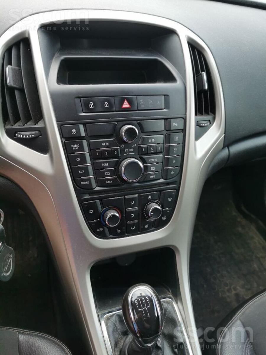 Brown Opel Astra 2012 in Riga, with an engine capacity of 1.60 L and mileage of 164 thousand km for 4450 €, photo 8 on AUTOMOTO.COM.LV