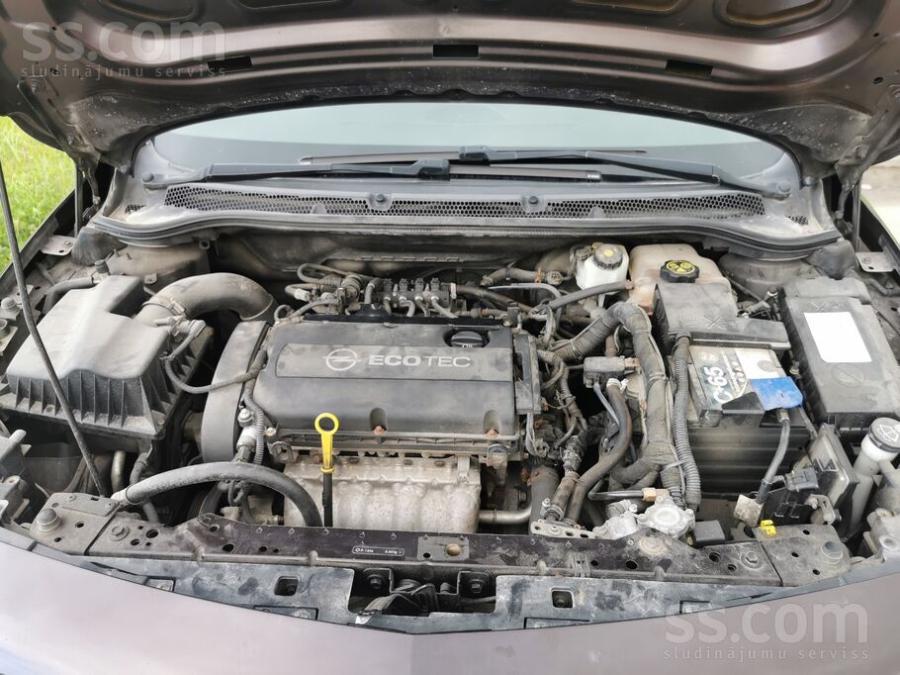 Brown Opel Astra 2012 in Riga, with an engine capacity of 1.60 L and mileage of 164 thousand km for 4450 €, photo 11 on AUTOMOTO.COM.LV