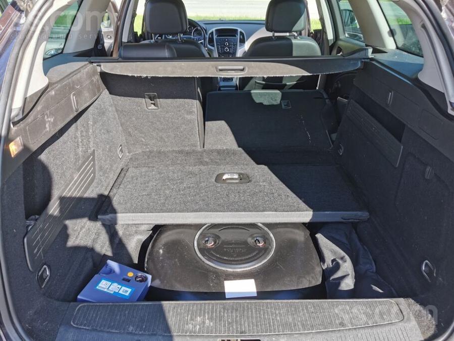 Brown Opel Astra 2012 in Riga, with an engine capacity of 1.60 L and mileage of 164 thousand km for 4450 €, photo 12 on AUTOMOTO.COM.LV