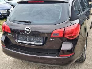 Brown Opel Astra 2012 in Kluonaliai, with an engine capacity of 1.70 L and mileage of 279 thousand km for 2499 €, photo 5 on AUTOMOTO.COM.LV