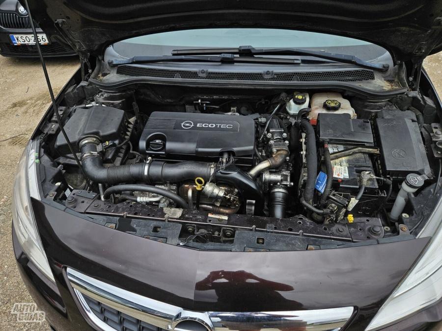 Brown Opel Astra 2012 in Kluonaliai, with an engine capacity of 1.70 L and mileage of 279 thousand km for 2499 €, photo 8 on AUTOMOTO.COM.LV