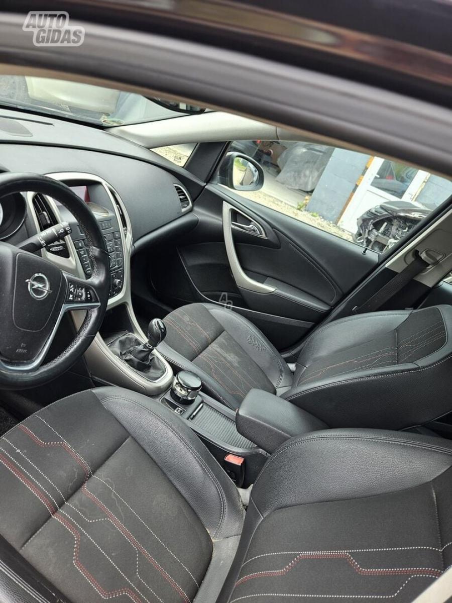 Brown Opel Astra 2012 in Kluonaliai, with an engine capacity of 1.70 L and mileage of 279 thousand km for 2499 €, photo 13 on AUTOMOTO.COM.LV