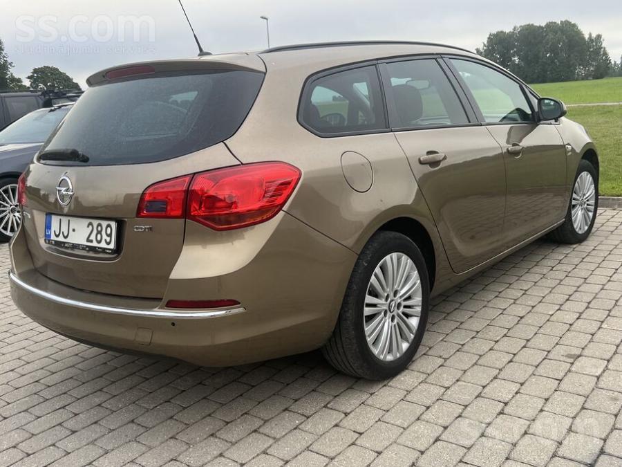 Brown Opel Astra 2013 in Cesis, with an engine capacity of 1.70 L and mileage of 270 thousand km for 3650 €, photo 4 on AUTOMOTO.COM.LV