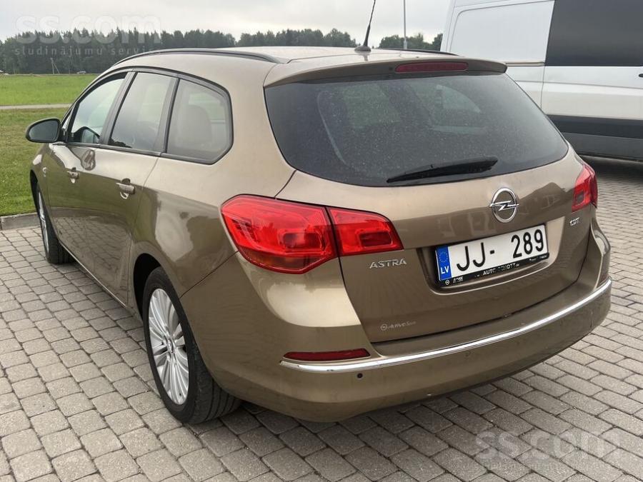 Brown Opel Astra 2013 in Cesis, with an engine capacity of 1.70 L and mileage of 270 thousand km for 3650 €, photo 5 on AUTOMOTO.COM.LV
