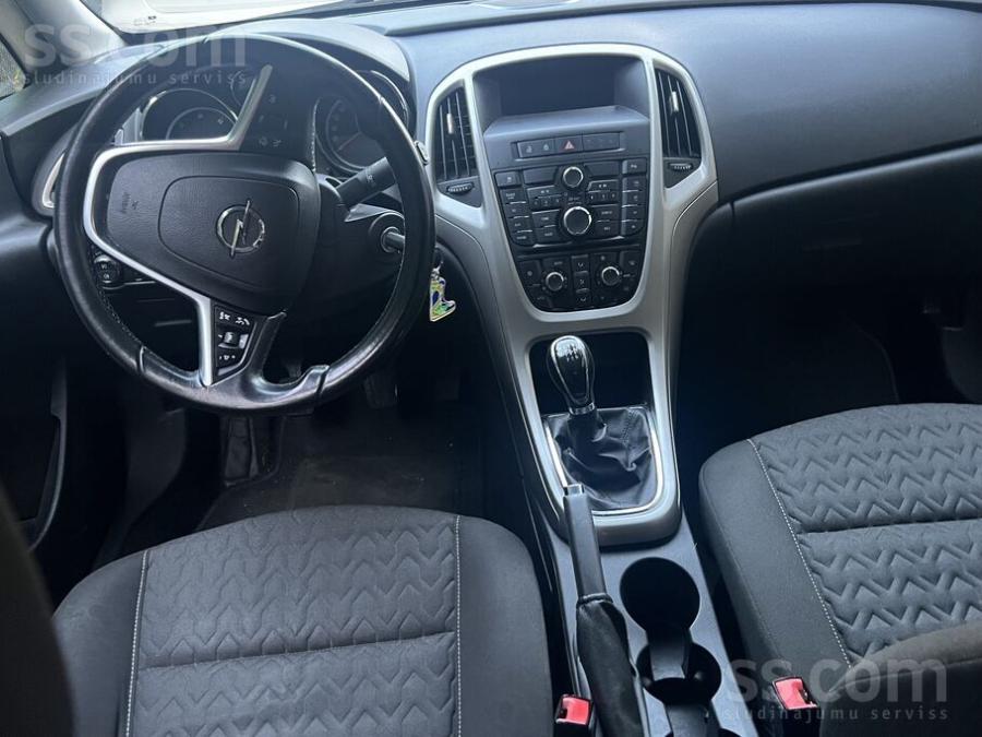 Brown Opel Astra 2013 in Cesis, with an engine capacity of 1.70 L and mileage of 270 thousand km for 3650 €, photo 7 on AUTOMOTO.COM.LV