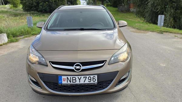 Opel Astra 2013 in Pasvalys on AUTOMOTO.COM.LV Brown Opel Astra 2013 in Pasvalys, with an engine capacity of 1.69 L and mileage of 276 thousand km for 2490 €, photo 3 on AUTOMOTO.COM.LV