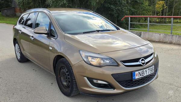 Opel Astra 2013 in Pasvalys on AUTOMOTO.COM.LV Brown Opel Astra 2013 in Pasvalys, with an engine capacity of 1.69 L and mileage of 276 thousand km for 2490 €, photo 4 on AUTOMOTO.COM.LV