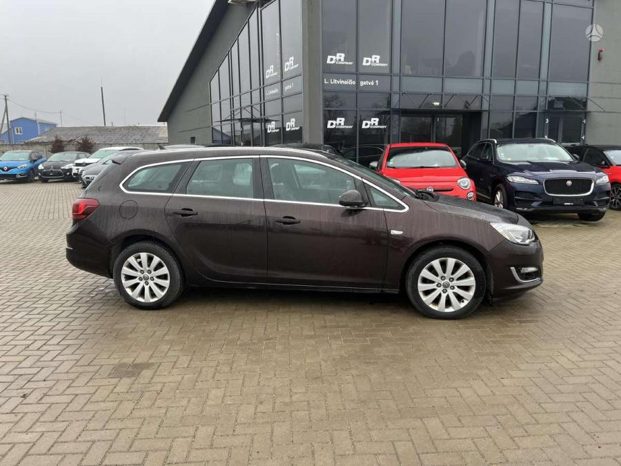 Brown Opel Astra 2014 in Taurage, with an engine capacity of 1.70 L and mileage of 213 thousand km for 3999 €, photo 5 on AUTOMOTO.COM.LV