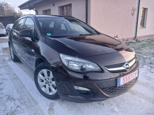 Brown Opel Astra 2014 in Sakiai, with an engine capacity of 1.60 L and mileage of 256 thousand km for 3800 €, photo 1 on AUTOMOTO.COM.LV