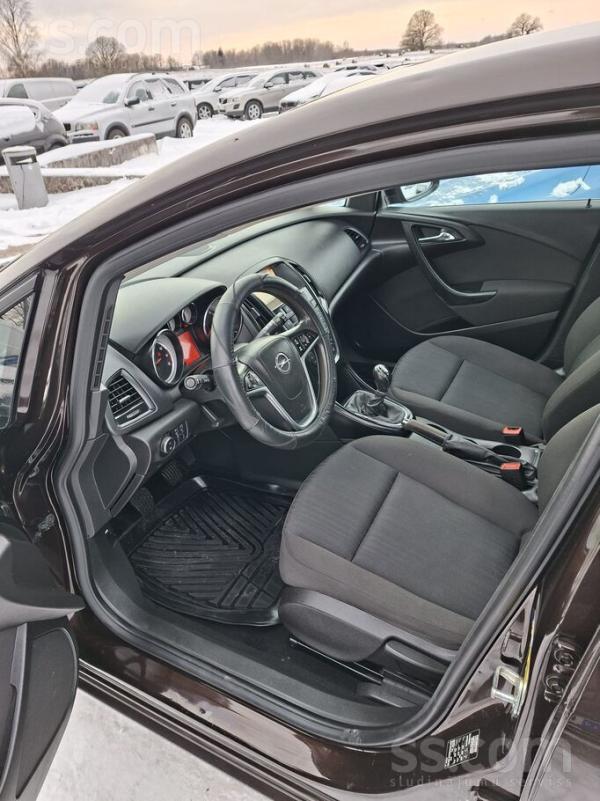 Brūns Opel Astra 2014 Talsi, ar dzinēja tilpumu 1.40 L un nobraukumu 94 tūkst. km par 4970 €, foto 3 vietnē AUTOMOTO.COM.LV