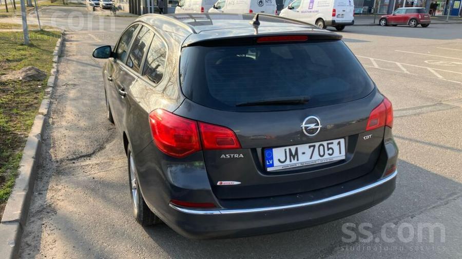 Brown Opel Astra 2014 in Riga, with an engine capacity of 1.70 L and mileage of 235 thousand km for 3700 €, photo 1 on AUTOMOTO.COM.LV