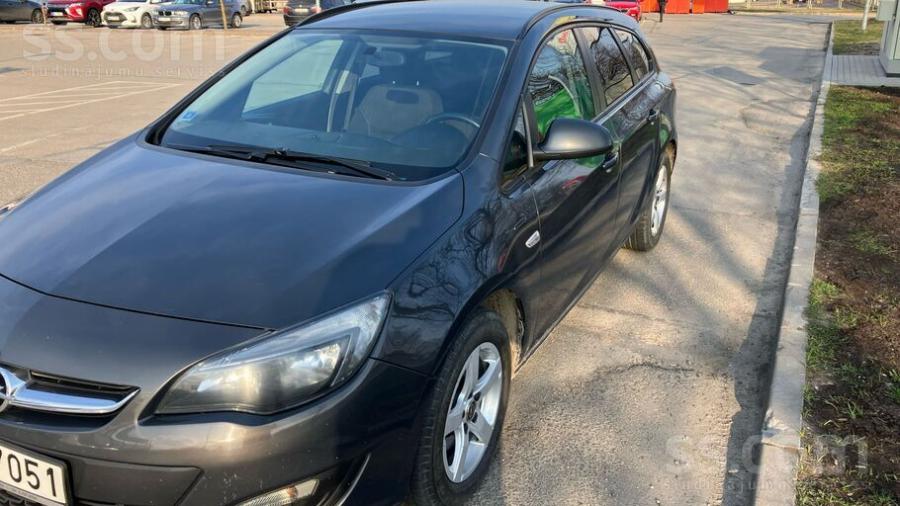 Brown Opel Astra 2014 in Riga, with an engine capacity of 1.70 L and mileage of 235 thousand km for 3700 €, photo 3 on AUTOMOTO.COM.LV