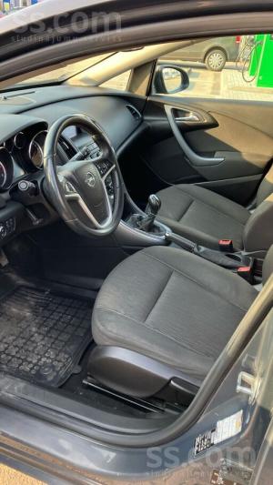 Brown Opel Astra 2014 in Riga, with an engine capacity of 1.70 L and mileage of 235 thousand km for 3700 €, photo 8 on AUTOMOTO.COM.LV