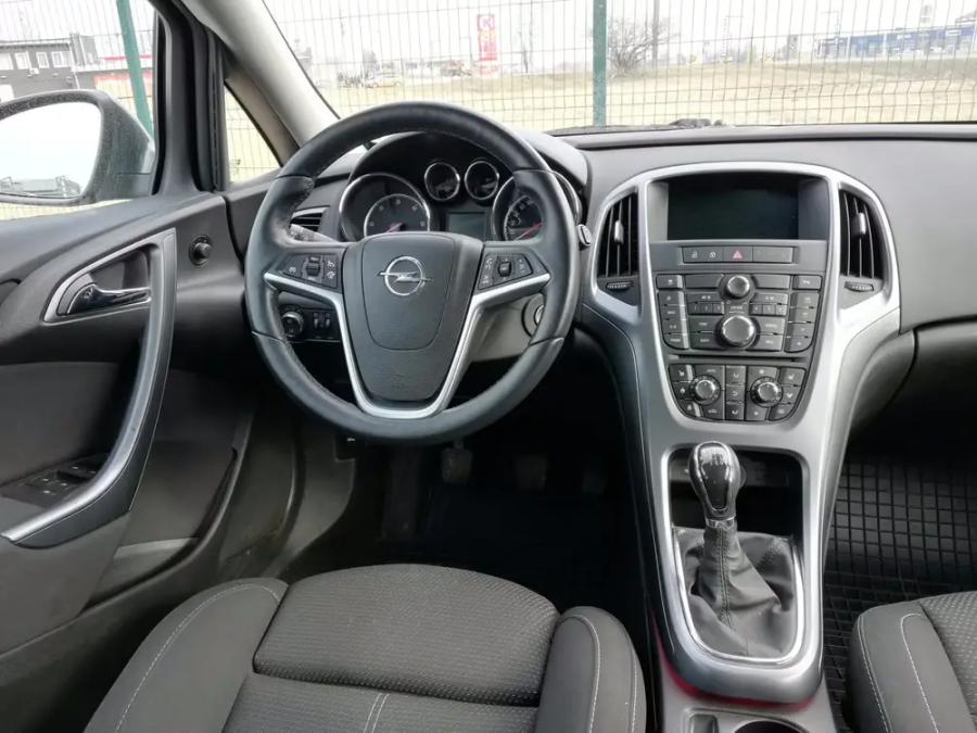 Brūns Opel Astra 2014 Saldus, ar dzinēja tilpumu 1.70 L un nobraukumu 197 tūkst. km par 5900 €, foto 8 vietnē AUTOMOTO.COM.LV