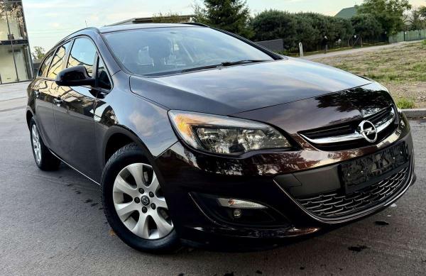 Brown Opel Astra 2014 in Kaunas, with an engine capacity of 0.00 L and mileage of 195 thousand km for 4200 €, photo 3 on AUTOMOTO.COM.LV