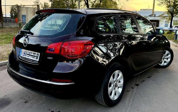 Brown Opel Astra 2014 in Kaunas, with an engine capacity of 0.00 L and mileage of 195 thousand km for 4200 €, photo 4 on AUTOMOTO.COM.LV