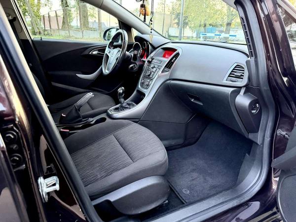 Brown Opel Astra 2014 in Kaunas, with an engine capacity of 0.00 L and mileage of 195 thousand km for 4200 €, photo 8 on AUTOMOTO.COM.LV