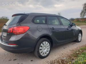 Brown Opel Astra 2016 in Riga, with an engine capacity of 1.60 L and mileage of 300 thousand km for 3750 €, photo 2 on AUTOMOTO.COM.LV