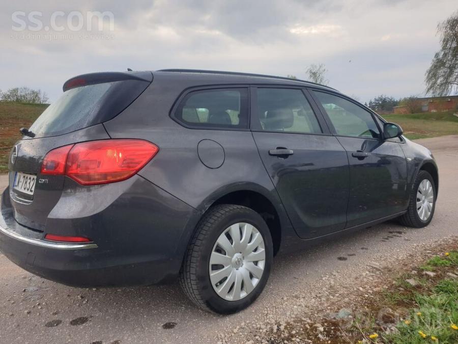 Brown Opel Astra 2016 in Riga, with an engine capacity of 1.60 L and mileage of 300 thousand km for 3750 €, photo 2 on AUTOMOTO.COM.LV