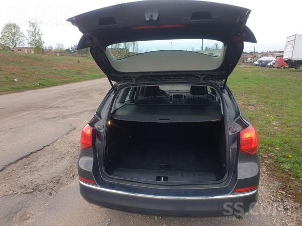 Brown Opel Astra 2016 in Riga, with an engine capacity of 1.60 L and mileage of 300 thousand km for 3750 €, photo 4 on AUTOMOTO.COM.LV