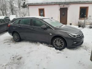 Brown Opel Astra 2016 in Marijampole, with an engine capacity of 1.60 L and mileage of 413 thousand km for 3500 €, photo 4 on AUTOMOTO.COM.LV