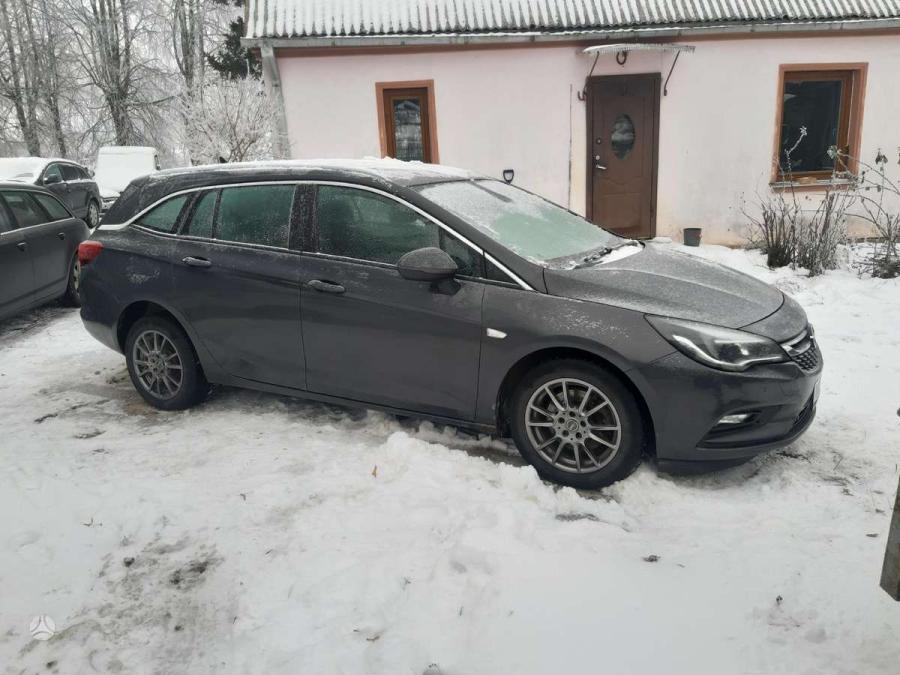 Brown Opel Astra 2016 in Marijampole, with an engine capacity of 1.60 L and mileage of 413 thousand km for 3500 €, photo 4 on AUTOMOTO.COM.LV