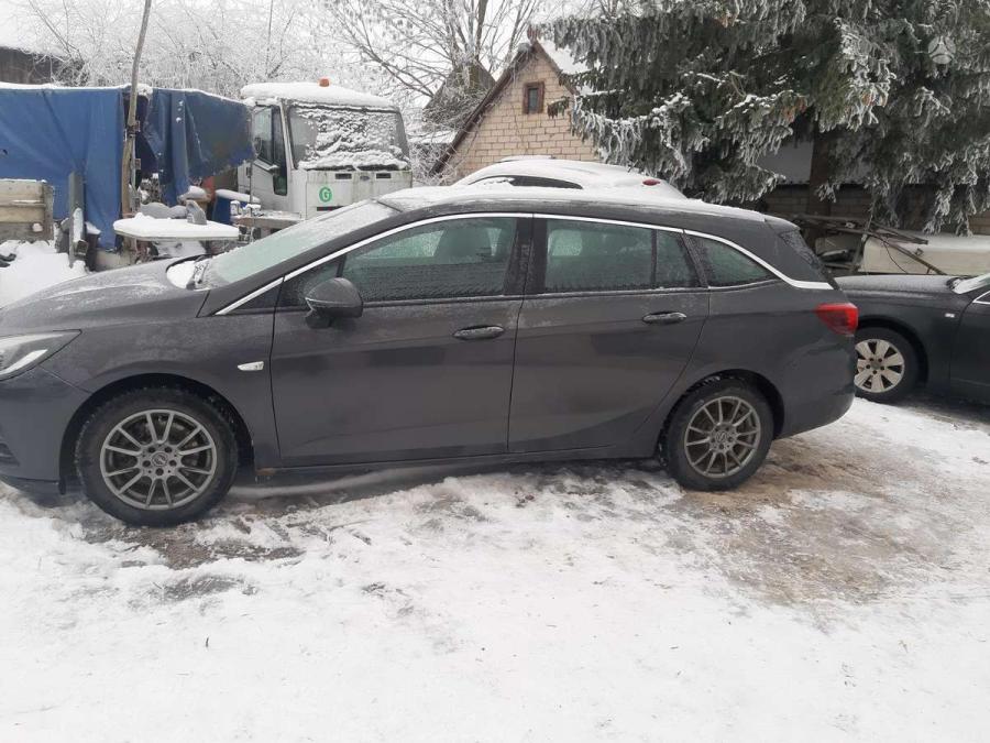 Brown Opel Astra 2016 in Marijampole, with an engine capacity of 1.60 L and mileage of 413 thousand km for 3500 €, photo 7 on AUTOMOTO.COM.LV