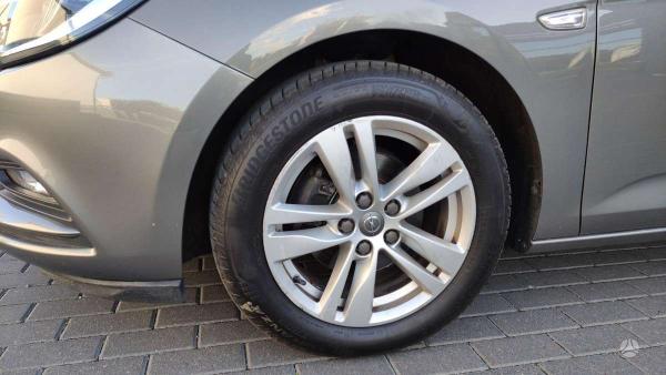 Brown Opel Astra 2016 in Raseiniai, with an engine capacity of 1.36 L and mileage of 198 thousand km for 6900 €, photo 10 on AUTOMOTO.COM.LV