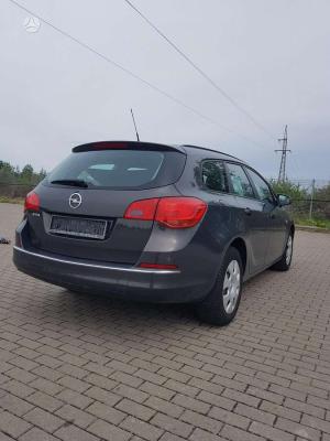 Brown Opel Astra 2016 in Marijampole, with an engine capacity of 1.40 L and mileage of 200 thousand km for 4350 €, photo 3 on AUTOMOTO.COM.LV