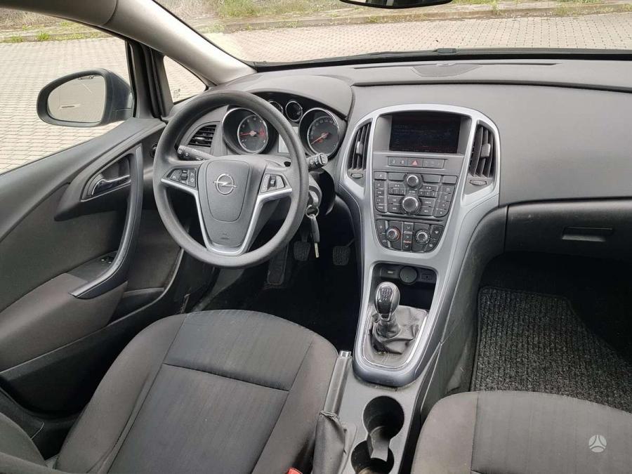 Brown Opel Astra 2016 in Marijampole, with an engine capacity of 1.40 L and mileage of 200 thousand km for 4350 €, photo 10 on AUTOMOTO.COM.LV