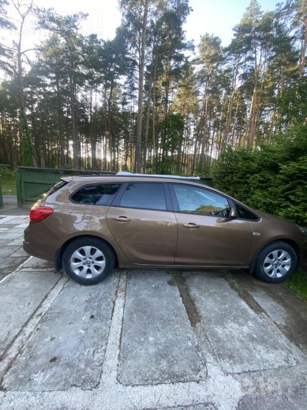 Brown Opel Astra 2017 in Jurmala, with an engine capacity of 1.60 L and mileage of 54 thousand km for 7000 €, photo 6 on AUTOMOTO.COM.LV