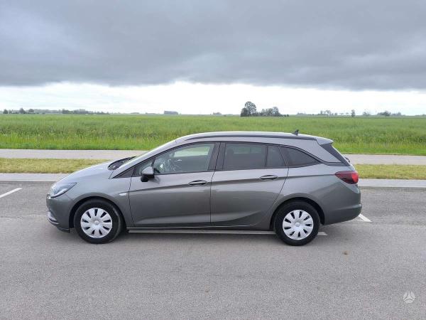 Brown Opel Astra 2017 in Marijampole, with an engine capacity of 1.60 L and mileage of 319 thousand km for 3999 €, photo 2 on AUTOMOTO.COM.LV