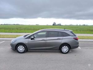 Brown Opel Astra 2017 in Marijampole, with an engine capacity of 1.60 L and mileage of 319 thousand km for 3999 €, photo 3 on AUTOMOTO.COM.LV