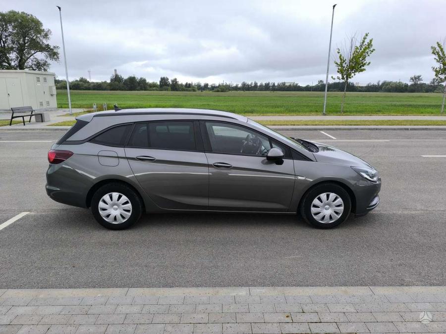 Brown Opel Astra 2017 in Marijampole, with an engine capacity of 1.60 L and mileage of 319 thousand km for 3999 €, photo 7 on AUTOMOTO.COM.LV