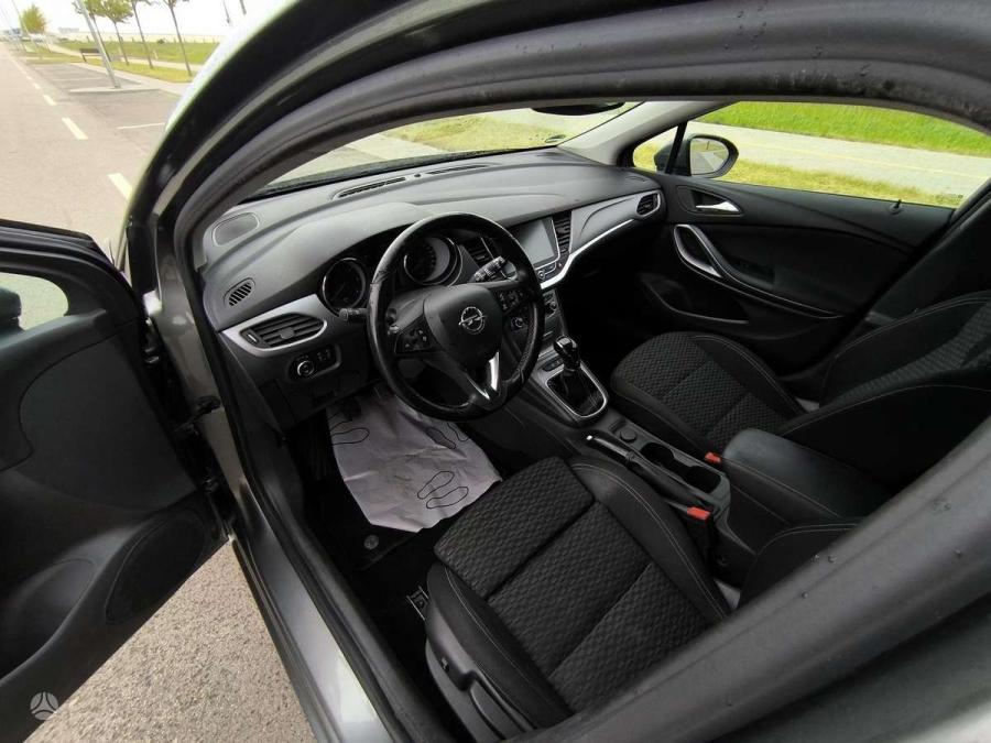 Brown Opel Astra 2017 in Marijampole, with an engine capacity of 1.60 L and mileage of 319 thousand km for 3999 €, photo 12 on AUTOMOTO.COM.LV