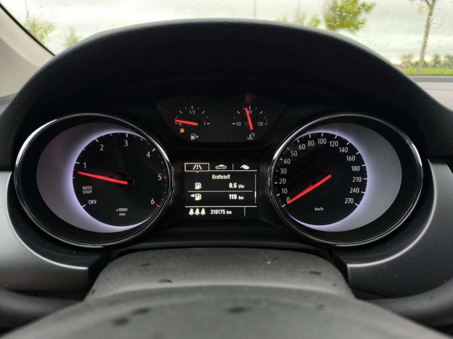 Brown Opel Astra 2017 in Marijampole, with an engine capacity of 1.60 L and mileage of 319 thousand km for 3999 €, photo 17 on AUTOMOTO.COM.LV